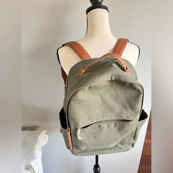 Universal Thread | Bags | Universal Thread Unisex Green Canvas Backpack ...
